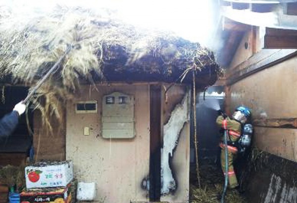 안동 하회마을에 불…20분만에 진화