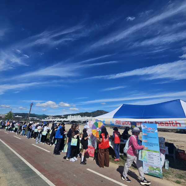 [걸어서 힐링속으로-경북을 걷다] 67. 안동 낙동강변 ‘맨발로도(路道)’
