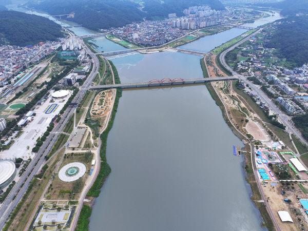 [걸어서 힐링속으로-경북을 걷다] 67. 안동 낙동강변 ‘맨발로도(路道)’