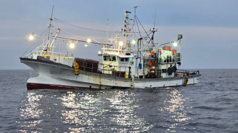 포항 먼바다서 9.77t 어선 표류…해경 긴급 출동해 폐그물 제거